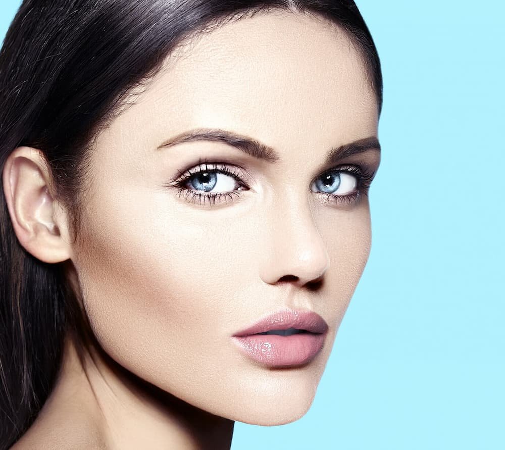 Cómo conseguir tus cejas arqueadas paso a paso | L'Oréal Paris