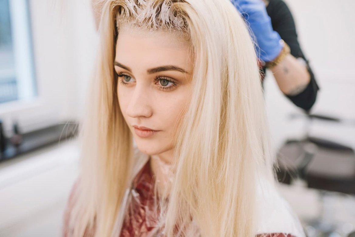 Recuperar el pelo quemado por decoloración | L'Oréal Paris