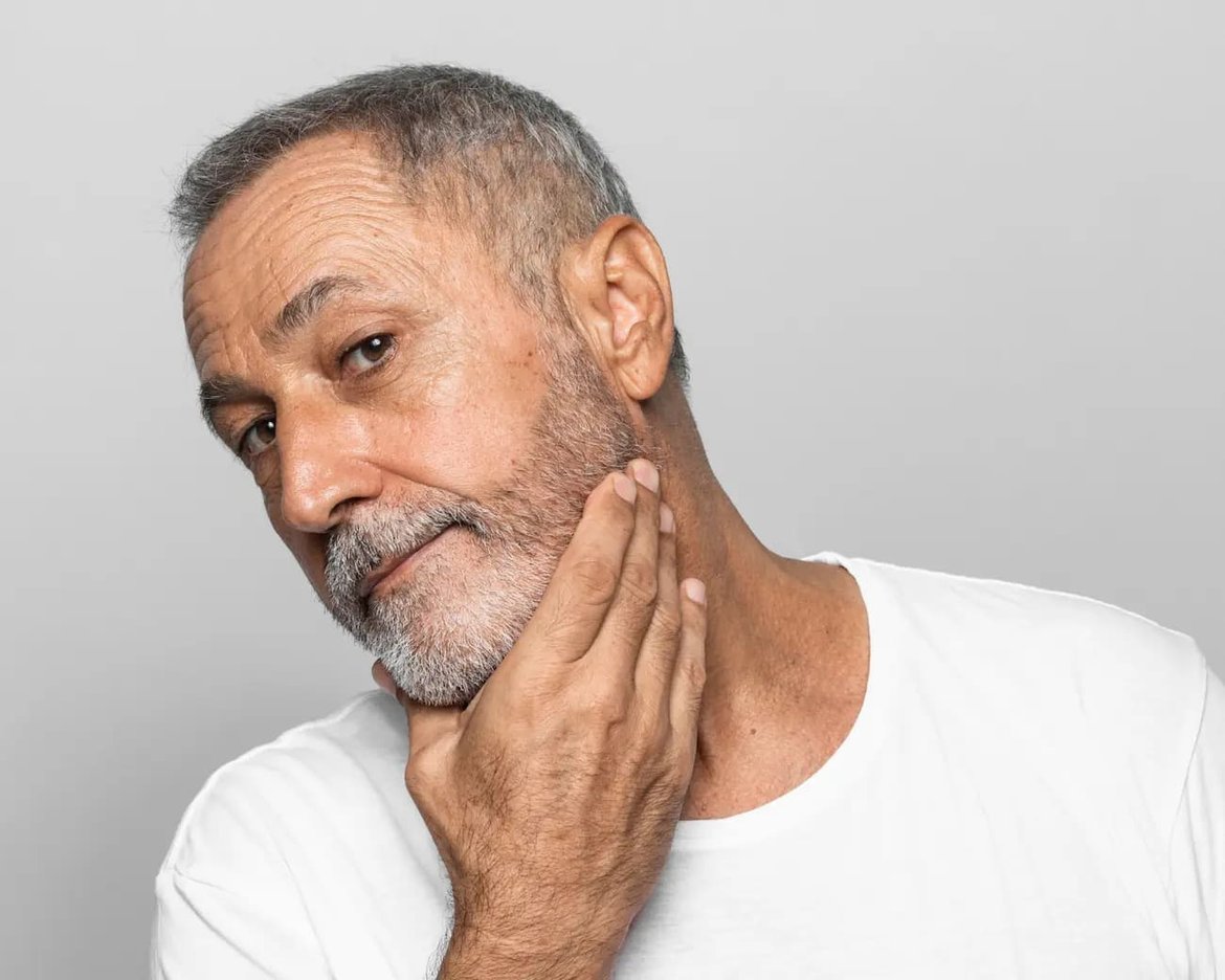 Ejercicios para reducir la papada en hombres | L'Oréal Paris