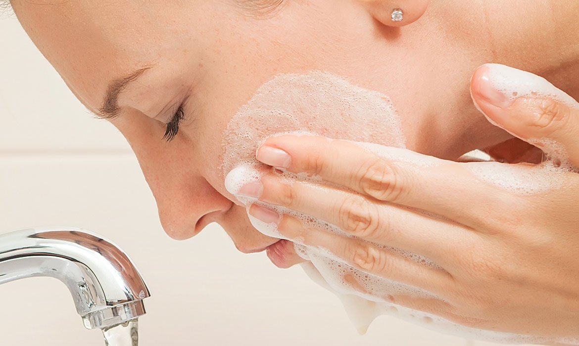 Cómo limpiarte la cara en 10 claves | Cuidado facial | L’Oréal Paris