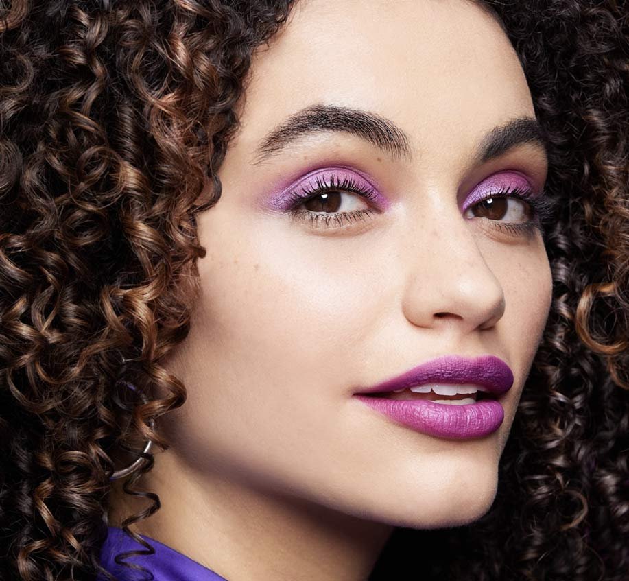 ¿Te llaman las mechas para pelo rizado? | L’Oréal Paris