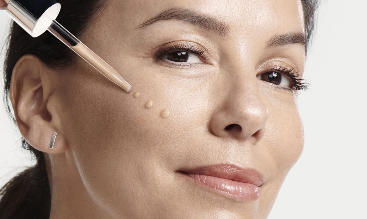 Cómo elegir la base de maquillaje para piel madura que mejor se adapte ...